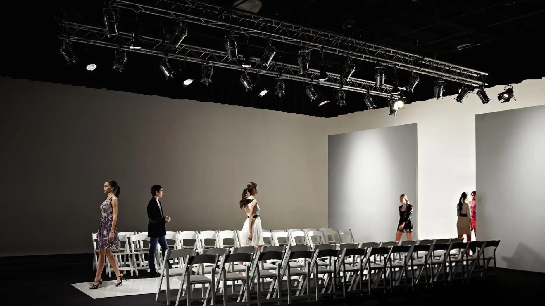 11 Creative Fashion Show Lighting Tips & Ideas